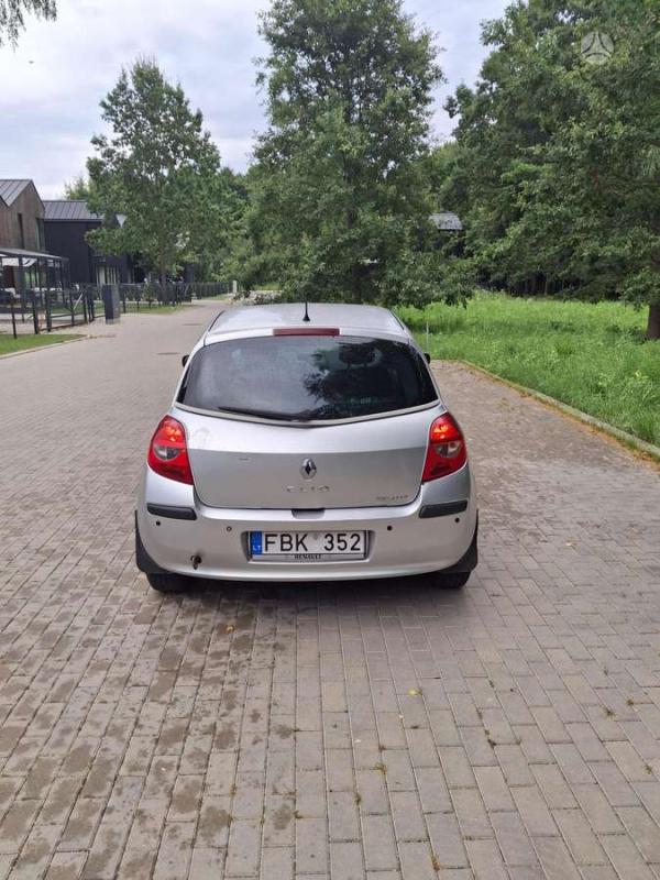 Renault Clio 2006 Kauņa vietnē Pelēks Renault Clio 2006 Kauņa, ar dzinēja tilpumu 2.00 L un nobraukumu 108 tūkst. km par 2500 €, foto 6 vietnē AUTOMOTO.COM.LV