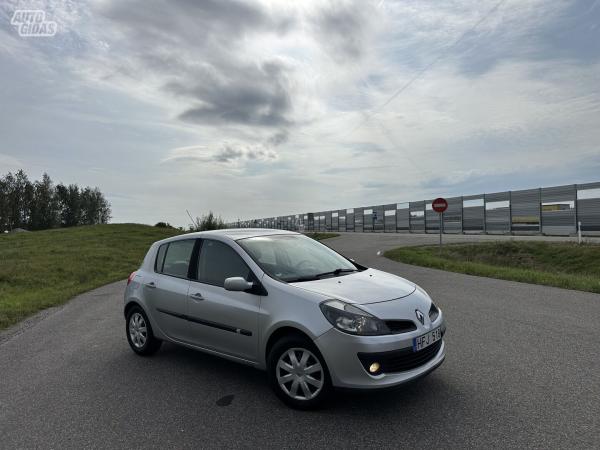 Grey Renault Clio 2006 in Kalvarija, with an engine capacity of 1.10 L and mileage of 216 thousand km for 1600 €, photo 1 on AUTOMOTO.COM.LV