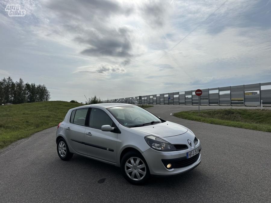 Pelēks Renault Clio 2006 Kalvarija, ar dzinēja tilpumu 1.10 L un nobraukumu 216 tūkst. km par 1600 €, foto 1 vietnē AUTOMOTO.COM.LV
