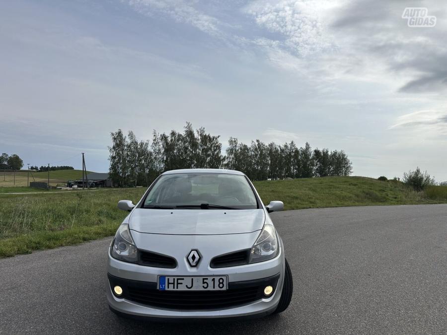 Pelēks Renault Clio 2006 Kalvarija, ar dzinēja tilpumu 1.10 L un nobraukumu 216 tūkst. km par 1600 €, foto 4 vietnē AUTOMOTO.COM.LV
