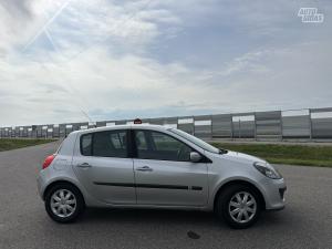 Pelēks Renault Clio 2006 Kalvarija, ar dzinēja tilpumu 1.10 L un nobraukumu 216 tūkst. km par 1600 €, foto 6 vietnē AUTOMOTO.COM.LV