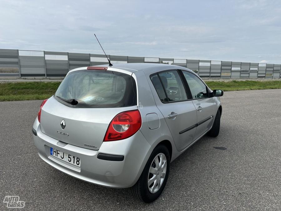 Pelēks Renault Clio 2006 Kalvarija, ar dzinēja tilpumu 1.10 L un nobraukumu 216 tūkst. km par 1600 €, foto 7 vietnē AUTOMOTO.COM.LV