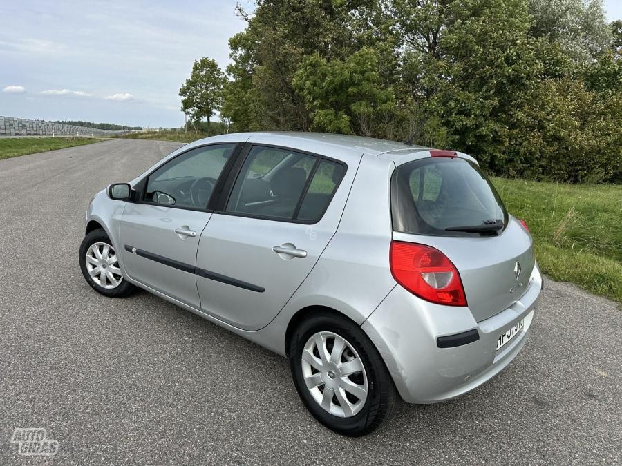 Pelēks Renault Clio 2006 Kalvarija, ar dzinēja tilpumu 1.10 L un nobraukumu 216 tūkst. km par 1600 €, foto 8 vietnē AUTOMOTO.COM.LV
