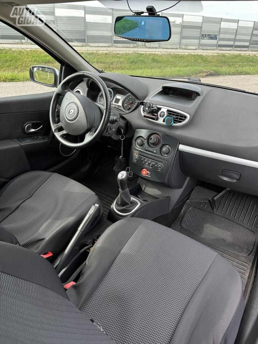 Pelēks Renault Clio 2006 Kalvarija, ar dzinēja tilpumu 1.10 L un nobraukumu 216 tūkst. km par 1600 €, foto 12 vietnē AUTOMOTO.COM.LV