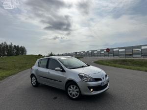 Grey Renault Clio 2006 in Kalvarija, with an engine capacity of 1.10 L and mileage of 216 thousand km for 1600 €, photo  on AUTOMOTO.COM.LV