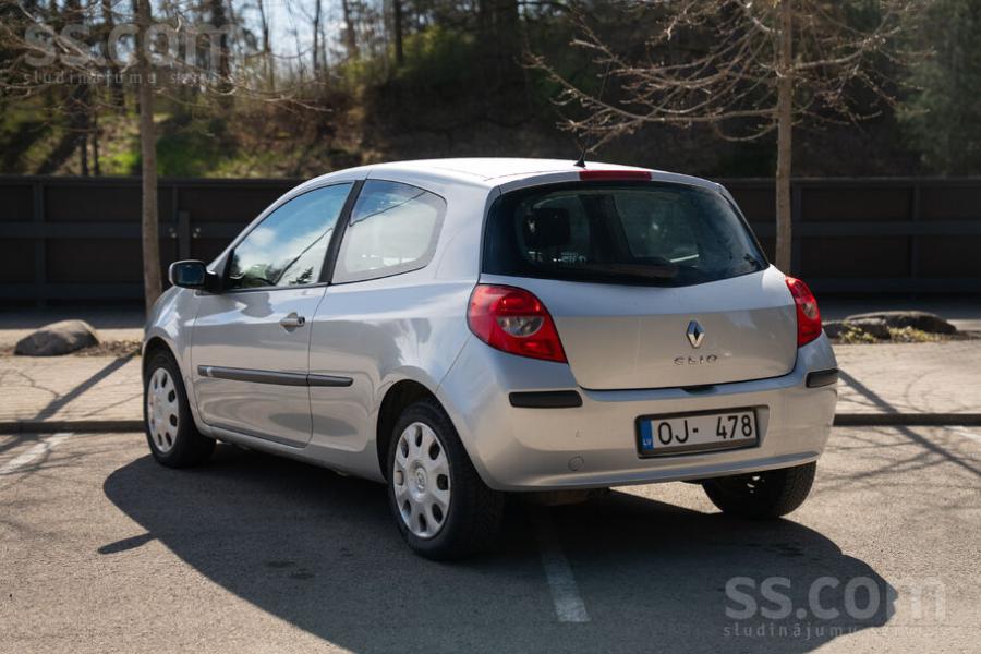 Pelēks Renault Clio 2007 Ogre, ar dzinēja tilpumu 1.50 L un nobraukumu 240 tūkst. km par 1950 €, foto 5 vietnē AUTOMOTO.COM.LV