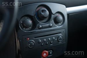 Pelēks Renault Clio 2007 Ogre, ar dzinēja tilpumu 1.50 L un nobraukumu 240 tūkst. km par 1950 €, foto 9 vietnē AUTOMOTO.COM.LV