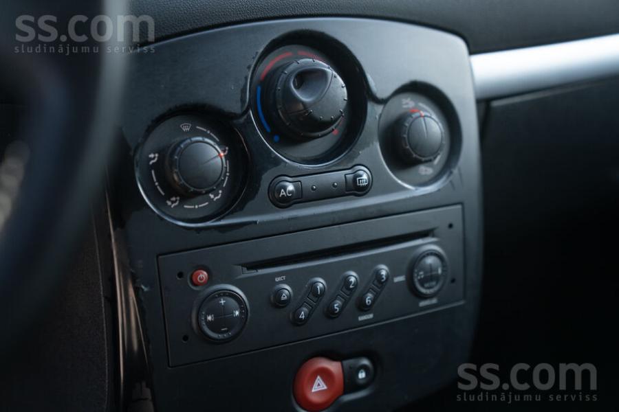 Pelēks Renault Clio 2007 Ogre, ar dzinēja tilpumu 1.50 L un nobraukumu 240 tūkst. km par 1950 €, foto 9 vietnē AUTOMOTO.COM.LV