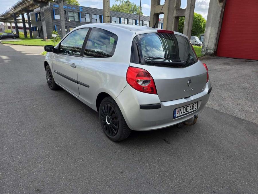 Pelēks Renault Clio 2007 Kauņa, ar dzinēja tilpumu 1.15 L un nobraukumu 200 tūkst. km par 900 €, foto 6 vietnē AUTOMOTO.COM.LV