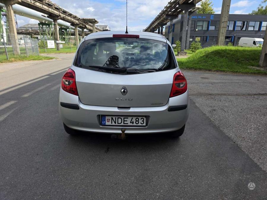 Pelēks Renault Clio 2007 Kauņa, ar dzinēja tilpumu 1.15 L un nobraukumu 200 tūkst. km par 900 €, foto 7 vietnē AUTOMOTO.COM.LV