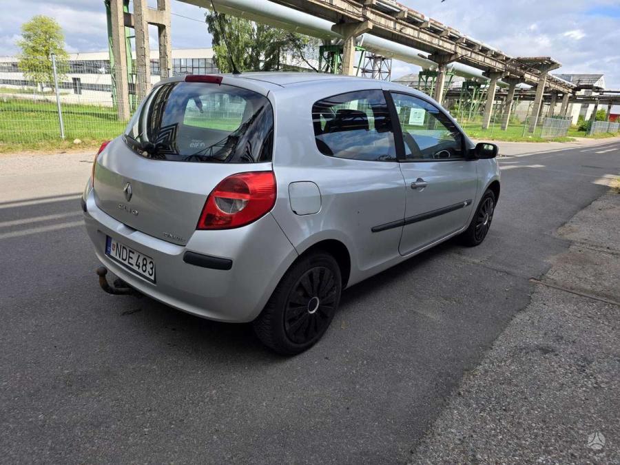 Pelēks Renault Clio 2007 Kauņa, ar dzinēja tilpumu 1.15 L un nobraukumu 200 tūkst. km par 900 €, foto 8 vietnē AUTOMOTO.COM.LV