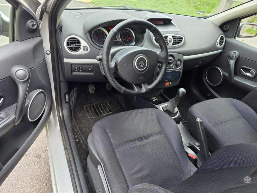 Pelēks Renault Clio 2007 Kauņa, ar dzinēja tilpumu 1.15 L un nobraukumu 200 tūkst. km par 900 €, foto 10 vietnē AUTOMOTO.COM.LV