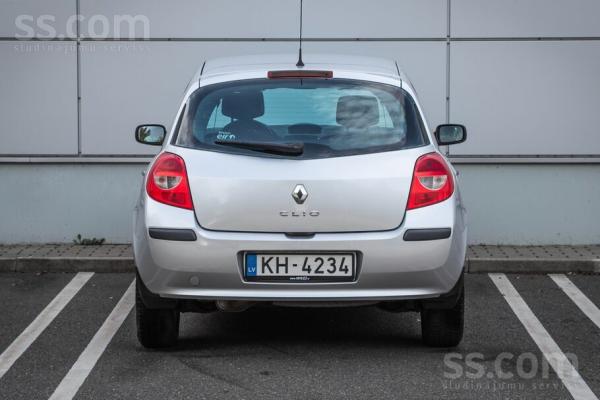Pelēks Renault Clio 2007 Rīga, ar dzinēja tilpumu 1.40 L un nobraukumu 220 tūkst. km par 1490 €, foto 6 vietnē AUTOMOTO.COM.LV