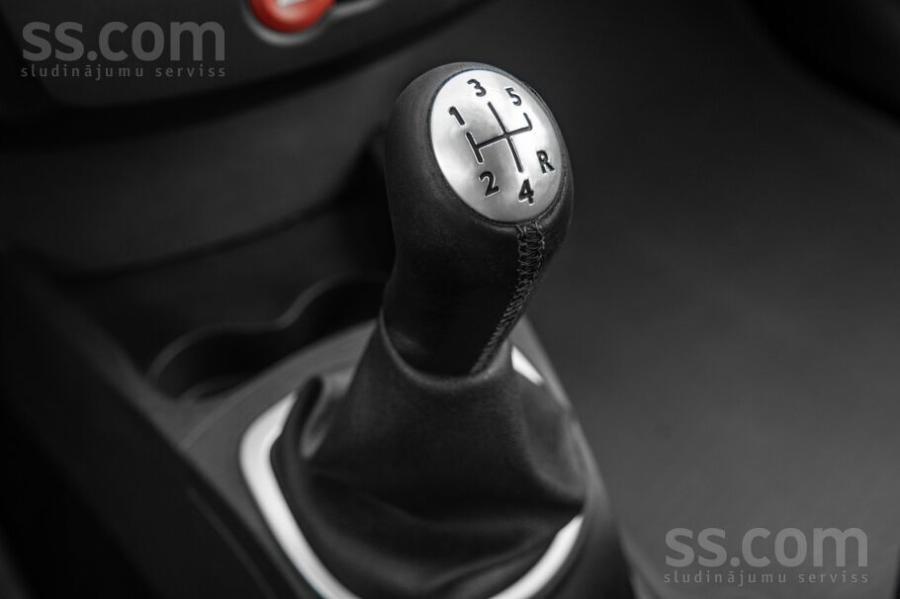 Pelēks Renault Clio 2007 Rīga, ar dzinēja tilpumu 1.40 L un nobraukumu 220 tūkst. km par 1490 €, foto 21 vietnē AUTOMOTO.COM.LV