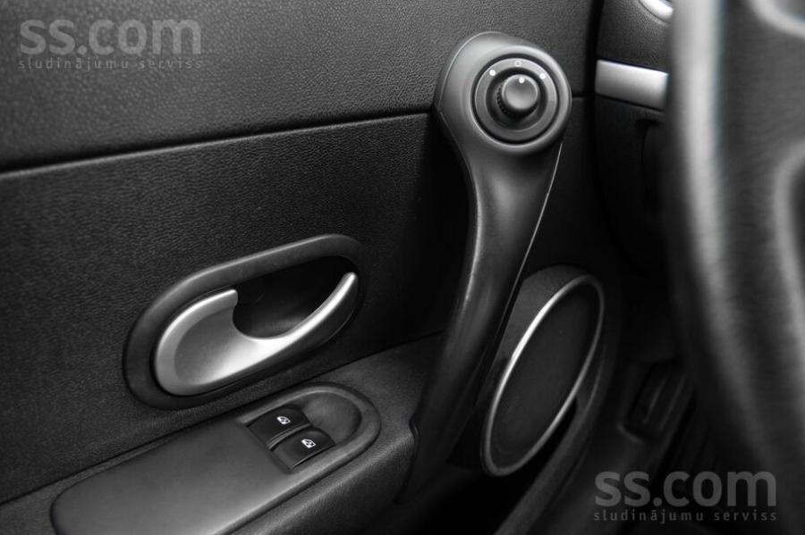 Pelēks Renault Clio 2007 Rīga, ar dzinēja tilpumu 1.40 L un nobraukumu 220 tūkst. km par 1490 €, foto 25 vietnē AUTOMOTO.COM.LV