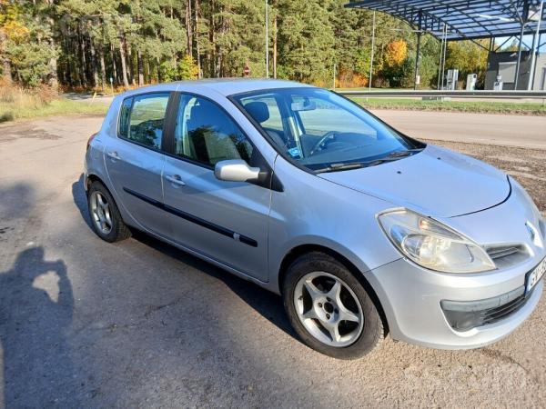 Pelēks Renault Clio 2007 Rīga, ar dzinēja tilpumu 1.40 L un nobraukumu 184 tūkst. km par 650 €, foto 4 vietnē AUTOMOTO.COM.LV