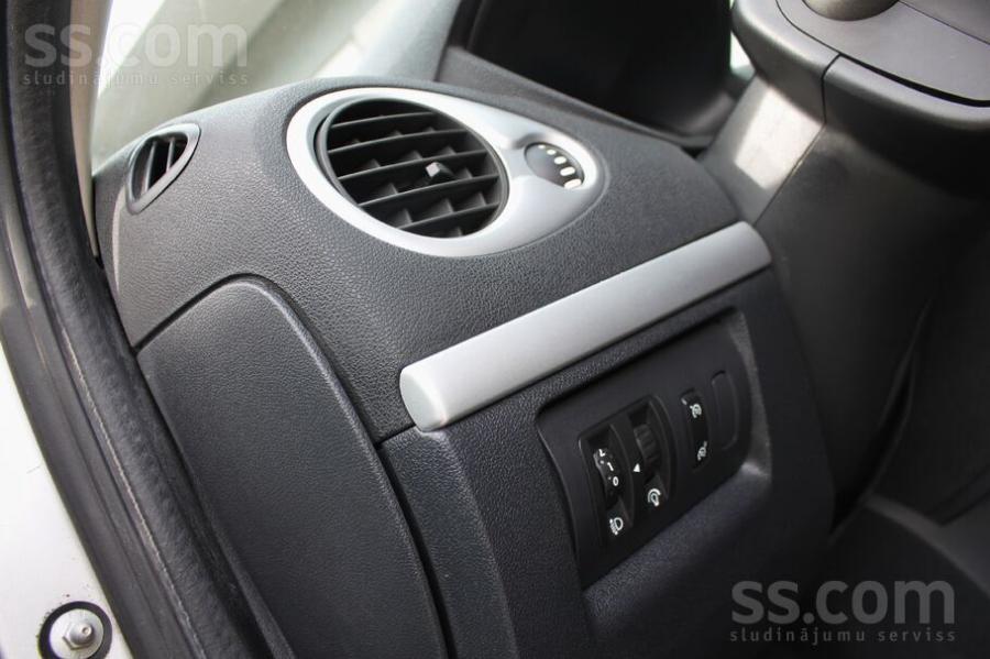 Pelēks Renault Clio 2008 Rīga, ar dzinēja tilpumu 1.60 L un nobraukumu 0 tūkst. km par 2990 €, foto 18 vietnē AUTOMOTO.COM.LV