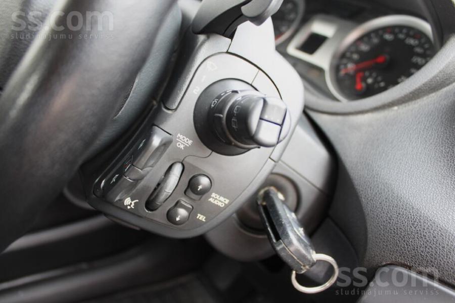 Pelēks Renault Clio 2008 Rīga, ar dzinēja tilpumu 1.60 L un nobraukumu 0 tūkst. km par 2990 €, foto 29 vietnē AUTOMOTO.COM.LV
