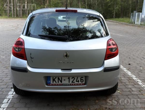 Grey Renault Clio 2008 in Riga, with an engine capacity of 1.20 L and mileage of 310 thousand km for 1500 €, photo 4 on AUTOMOTO.COM.LV
