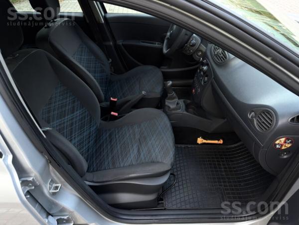 Grey Renault Clio 2008 in Riga, with an engine capacity of 1.20 L and mileage of 310 thousand km for 1500 €, photo 10 on AUTOMOTO.COM.LV