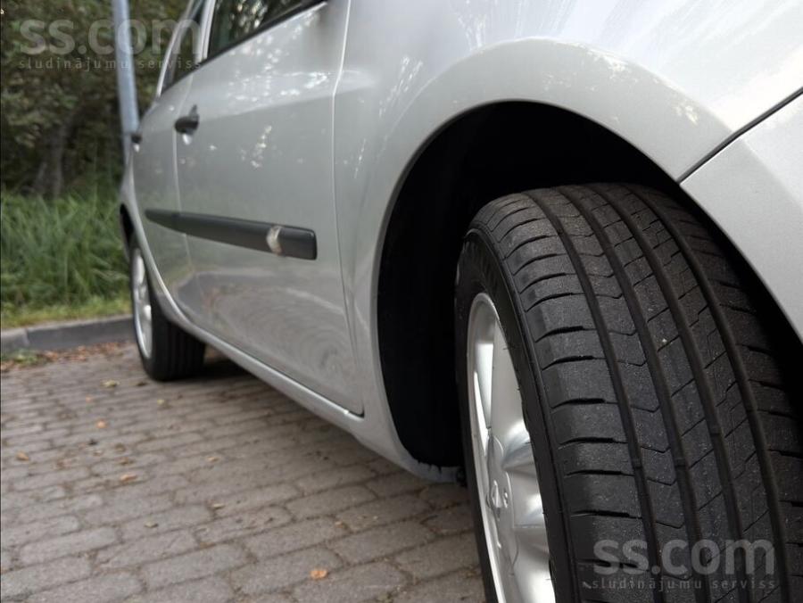 Pelēks Renault Clio 2008 Rīga, ar dzinēja tilpumu 1.20 L un nobraukumu 310 tūkst. km par 1500 €, foto 15 vietnē AUTOMOTO.COM.LV