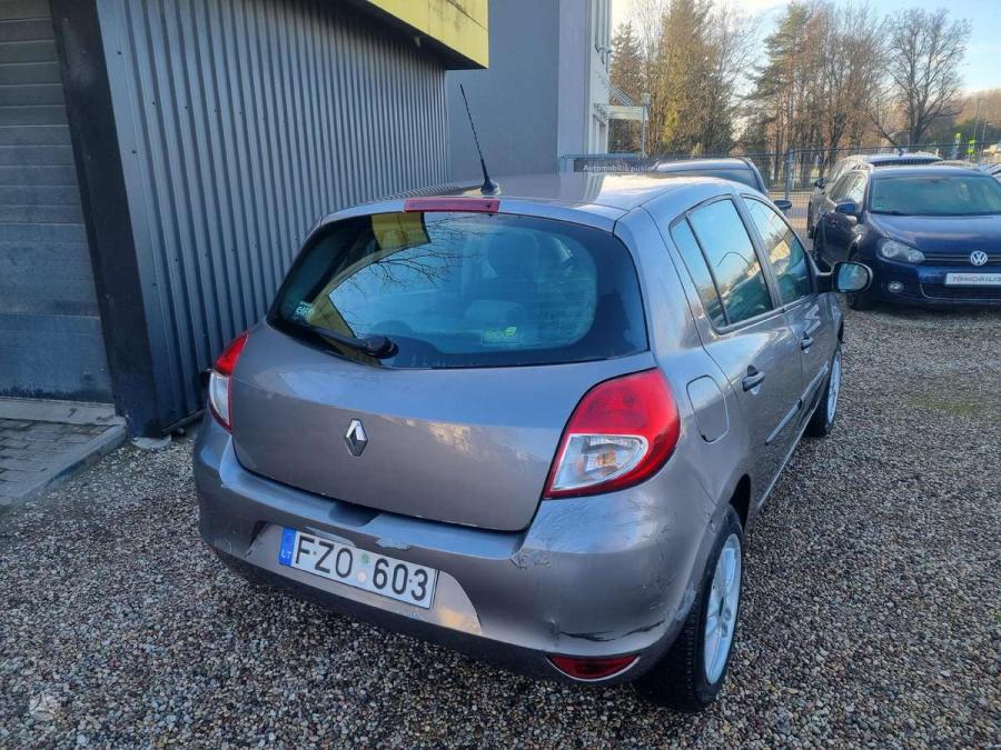 Grey Renault Clio 2009 in Kaunas, with an engine capacity of 1.50 L and mileage of 300 thousand km for 950 €, photo 2 on AUTOMOTO.COM.LV