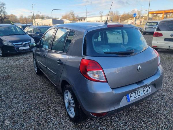 Pelēks Renault Clio 2009 Kauņa, ar dzinēja tilpumu 1.50 L un nobraukumu 300 tūkst. km par 950 €, foto 3 vietnē AUTOMOTO.COM.LV