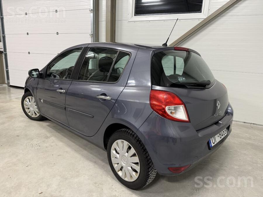 Grey Renault Clio 2009 in Aizkraukle, with an engine capacity of 1.20 L and mileage of 166 thousand km for 2470 €, photo 5 on AUTOMOTO.COM.LV