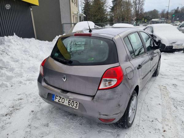 Grey Renault Clio 2009 in Kaunas, with an engine capacity of 1.50 L and mileage of 300 thousand km for 950 €, photo 2 on AUTOMOTO.COM.LV