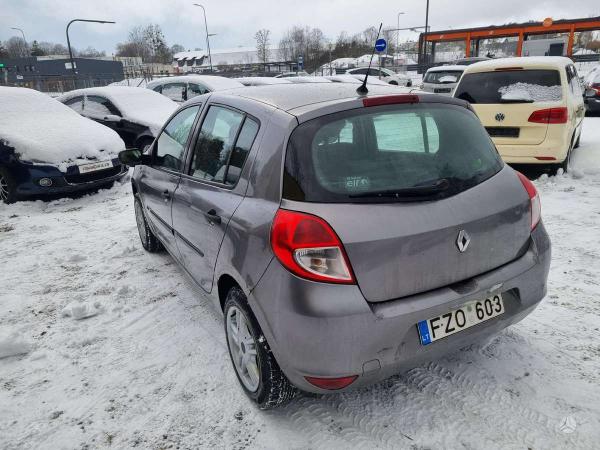 Grey Renault Clio 2009 in Kaunas, with an engine capacity of 1.50 L and mileage of 300 thousand km for 950 €, photo 3 on AUTOMOTO.COM.LV