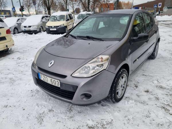 Grey Renault Clio 2009 in Kaunas, with an engine capacity of 1.50 L and mileage of 300 thousand km for 950 €, photo 4 on AUTOMOTO.COM.LV