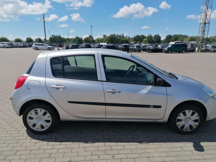 Grey Renault Clio 2009 in Marijampole, with an engine capacity of 1.20 L and mileage of 173 thousand km for 1750 €, photo 4 on AUTOMOTO.COM.LV