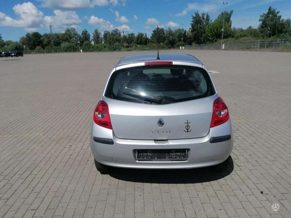 Pelēks Renault Clio 2009 Marijampole, ar dzinēja tilpumu 1.20 L un nobraukumu 173 tūkst. km par 1750 €, foto 5 vietnē AUTOMOTO.COM.LV