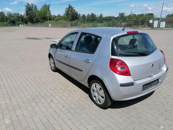 Pelēks Renault Clio 2009 Marijampole, ar dzinēja tilpumu 1.20 L un nobraukumu 173 tūkst. km par 1750 €, foto 6 vietnē AUTOMOTO.COM.LV