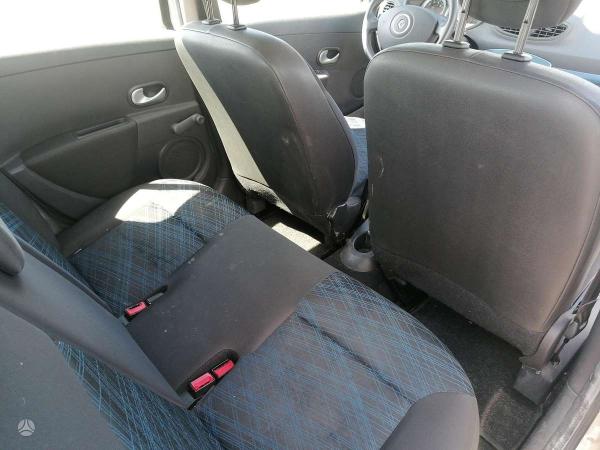 Pelēks Renault Clio 2009 Marijampole, ar dzinēja tilpumu 1.20 L un nobraukumu 173 tūkst. km par 1750 €, foto 10 vietnē AUTOMOTO.COM.LV