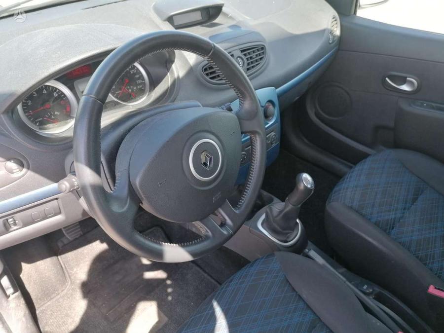 Grey Renault Clio 2009 in Marijampole, with an engine capacity of 1.20 L and mileage of 173 thousand km for 1750 €, photo 13 on AUTOMOTO.COM.LV