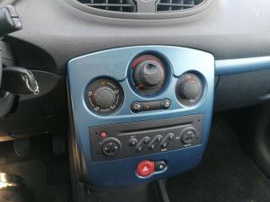 Grey Renault Clio 2009 in Marijampole, with an engine capacity of 1.20 L and mileage of 173 thousand km for 1750 €, photo 14 on AUTOMOTO.COM.LV