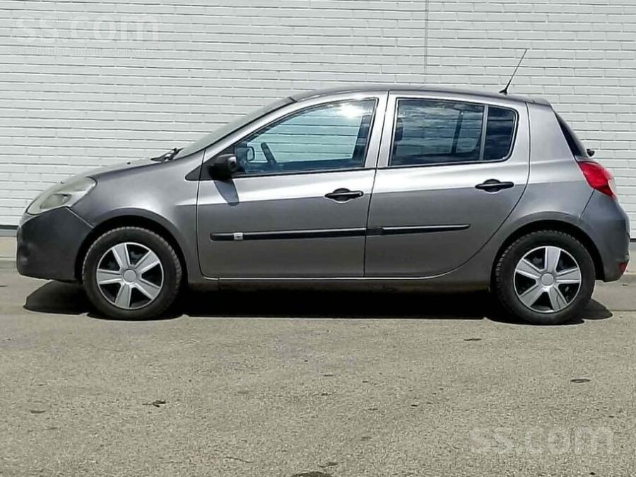 Pelēks Renault Clio 2009 Rīga, ar dzinēja tilpumu 1.50 L un nobraukumu 274 tūkst. km par 1800 €, foto 3 vietnē AUTOMOTO.COM.LV