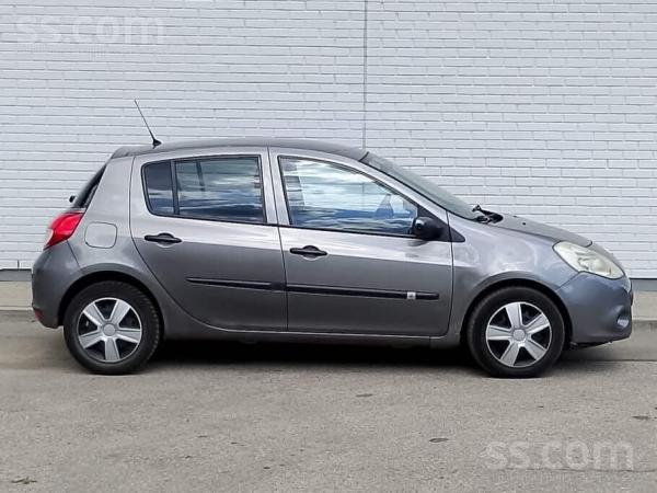 Pelēks Renault Clio 2009 Rīga, ar dzinēja tilpumu 1.50 L un nobraukumu 274 tūkst. km par 1800 €, foto 5 vietnē AUTOMOTO.COM.LV