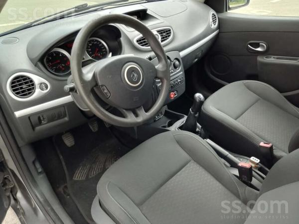 Pelēks Renault Clio 2009 Rīga, ar dzinēja tilpumu 1.50 L un nobraukumu 274 tūkst. km par 1800 €, foto 9 vietnē AUTOMOTO.COM.LV