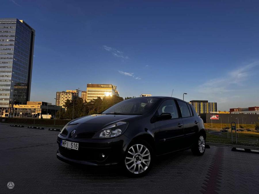 Pelēks Renault Clio 2009 Viļņa, ar dzinēja tilpumu 1.15 L un nobraukumu 216 tūkst. km par 2199 €, foto 1 vietnē AUTOMOTO.COM.LV