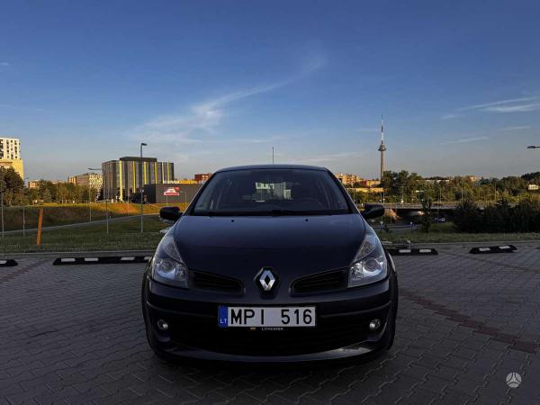 Grey Renault Clio 2009 in Vilnius, with an engine capacity of 1.15 L and mileage of 216 thousand km for 2199 €, photo 3 on AUTOMOTO.COM.LV