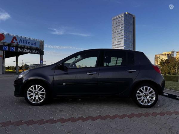 Grey Renault Clio 2009 in Vilnius, with an engine capacity of 1.15 L and mileage of 216 thousand km for 2199 €, photo 4 on AUTOMOTO.COM.LV