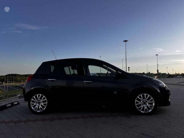 Grey Renault Clio 2009 in Vilnius, with an engine capacity of 1.15 L and mileage of 216 thousand km for 2199 €, photo 5 on AUTOMOTO.COM.LV