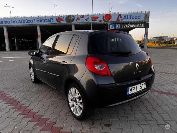 Grey Renault Clio 2009 in Vilnius, with an engine capacity of 1.15 L and mileage of 216 thousand km for 2199 €, photo 6 on AUTOMOTO.COM.LV