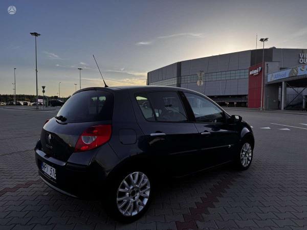 Grey Renault Clio 2009 in Vilnius, with an engine capacity of 1.15 L and mileage of 216 thousand km for 2199 €, photo 7 on AUTOMOTO.COM.LV
