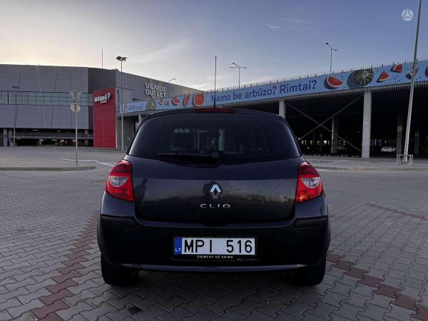 Grey Renault Clio 2009 in Vilnius, with an engine capacity of 1.15 L and mileage of 216 thousand km for 2199 €, photo 8 on AUTOMOTO.COM.LV