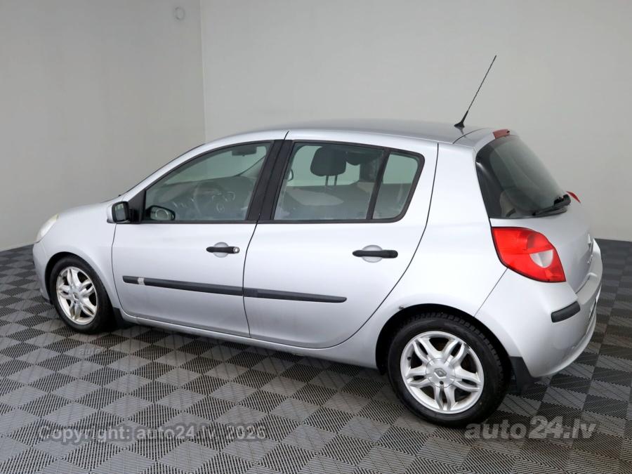 Grey Renault Clio 2009 in Tallinn, with an engine capacity of 1.10 L and mileage of 155 thousand km for 999 €, photo 5 on AUTOMOTO.COM.LV