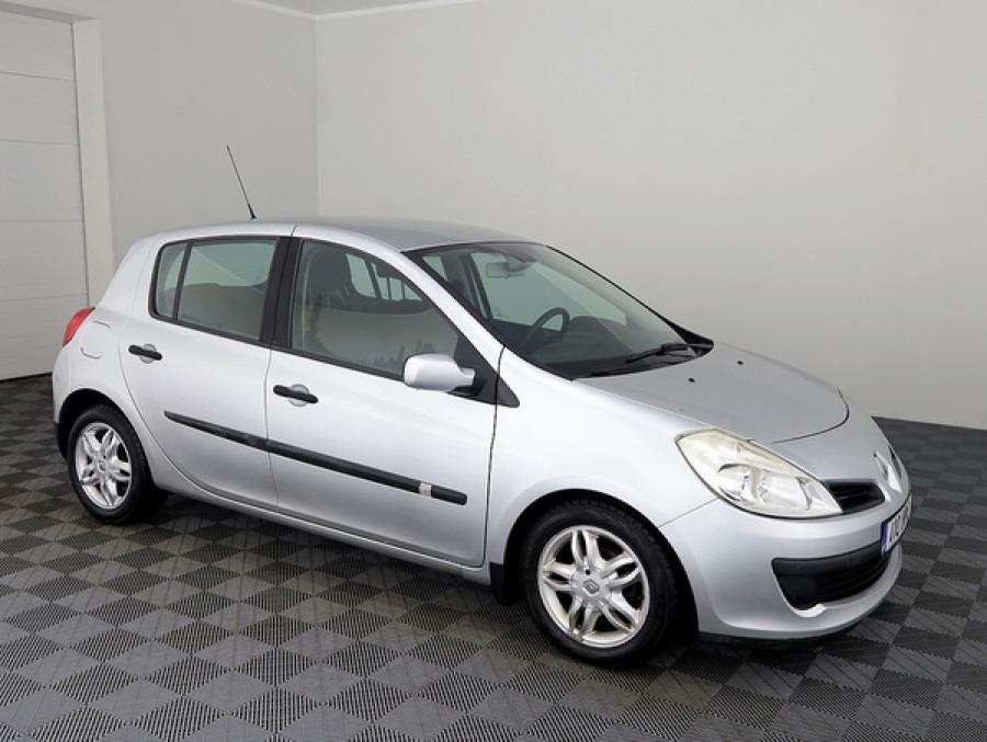 Grey Renault Clio 2009 in Tallinn, with an engine capacity of 1.10 L and mileage of 155 thousand km for 999 €, photo 1 on AUTOMOTO.COM.LV