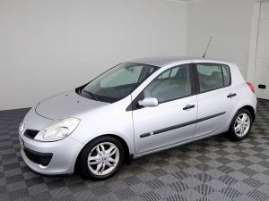 Grey Renault Clio 2009 in Tallinn, with an engine capacity of 1.10 L and mileage of 155 thousand km for 999 €, photo 3 on AUTOMOTO.COM.LV